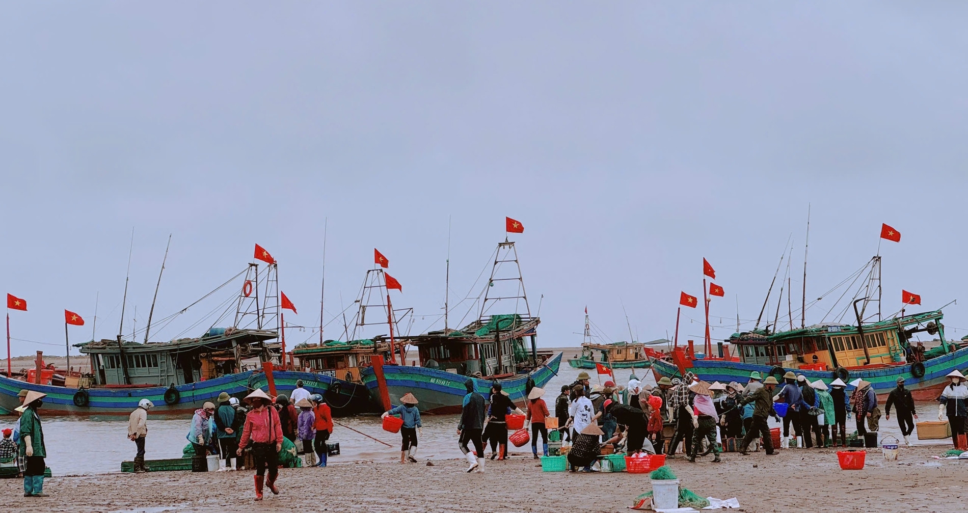 Phiên chợ đặc biệt ở Nam Định: Người bán chưa đến, khách đã chen chân ...